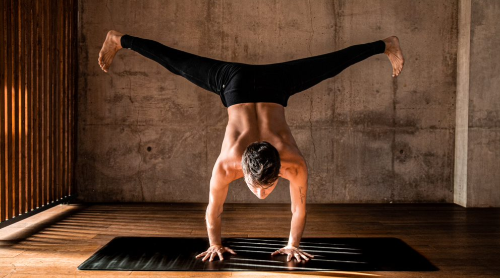 Gewinne ein nachhaltiges Yoga-Outfit von IKARUS! - O-Mag